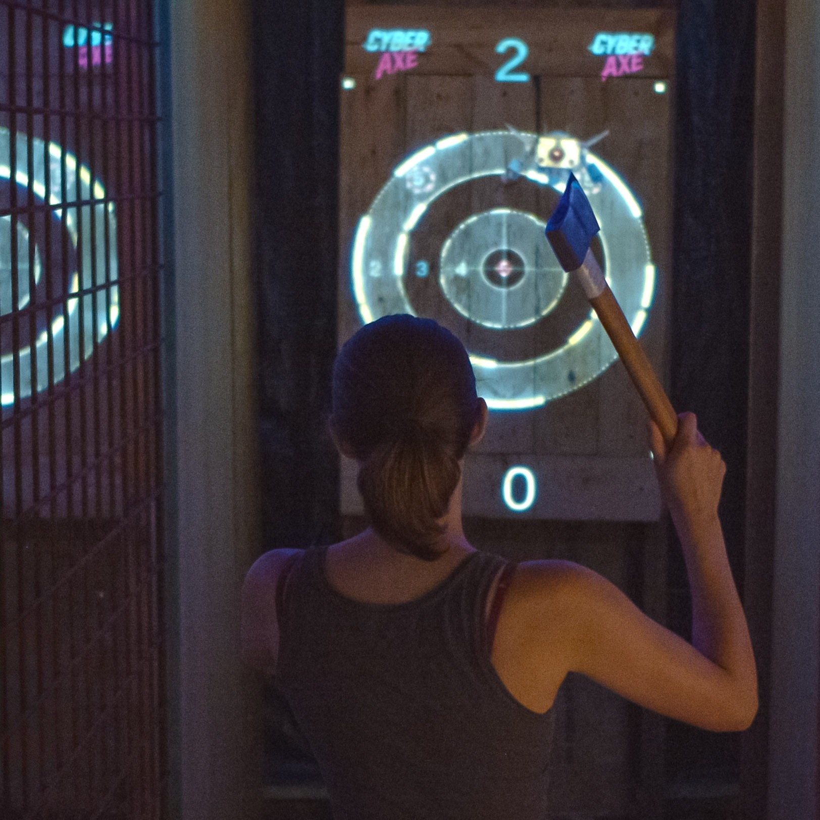 Dystopia lance CyberAxe — le premier lancer de hache cyberpunk au monde ...